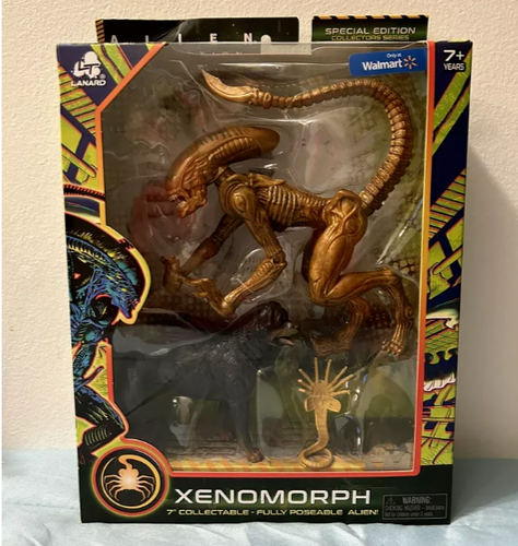 Alien Lanard Metallic Gold XENOMORPH with Rottweiler Dog Accessory ...
