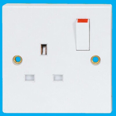 1 Gang, White Switched 13A Single Mains UK 3 pin Wall Power Socket ...