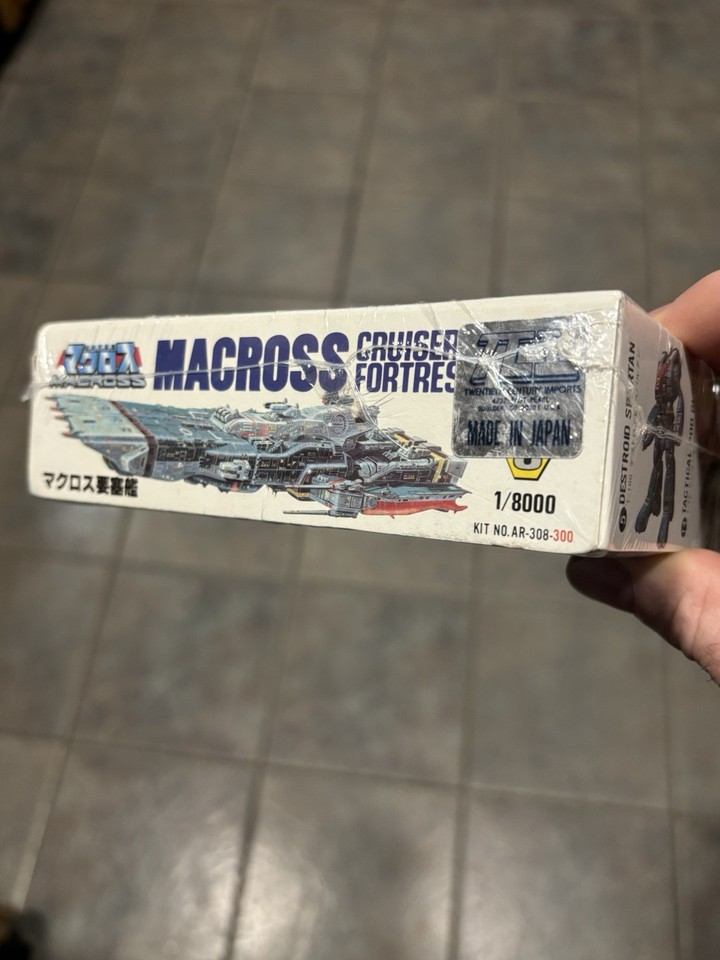 Macross SDF-1 Cruiser-Fortress 1/8000 Scale Plastic Model Kit Factory ...