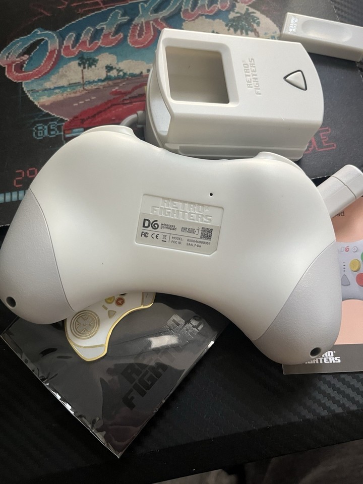 Retro Fighters D6 Wireless Controller White - Dreamcast, PC & Nintendo ...