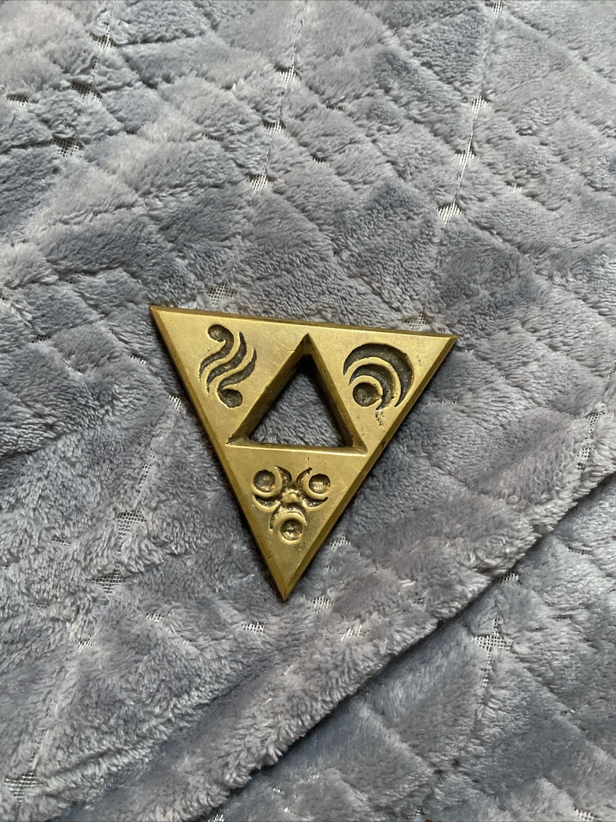 The Legend Of Zelda TRIFORCE Cutout Bronze Piece - Gem