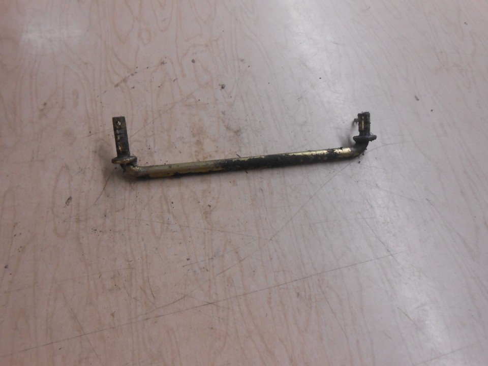 M143562 JOHN DEERE SST16 Lawnmower anti-rotation rod T84 | eBay