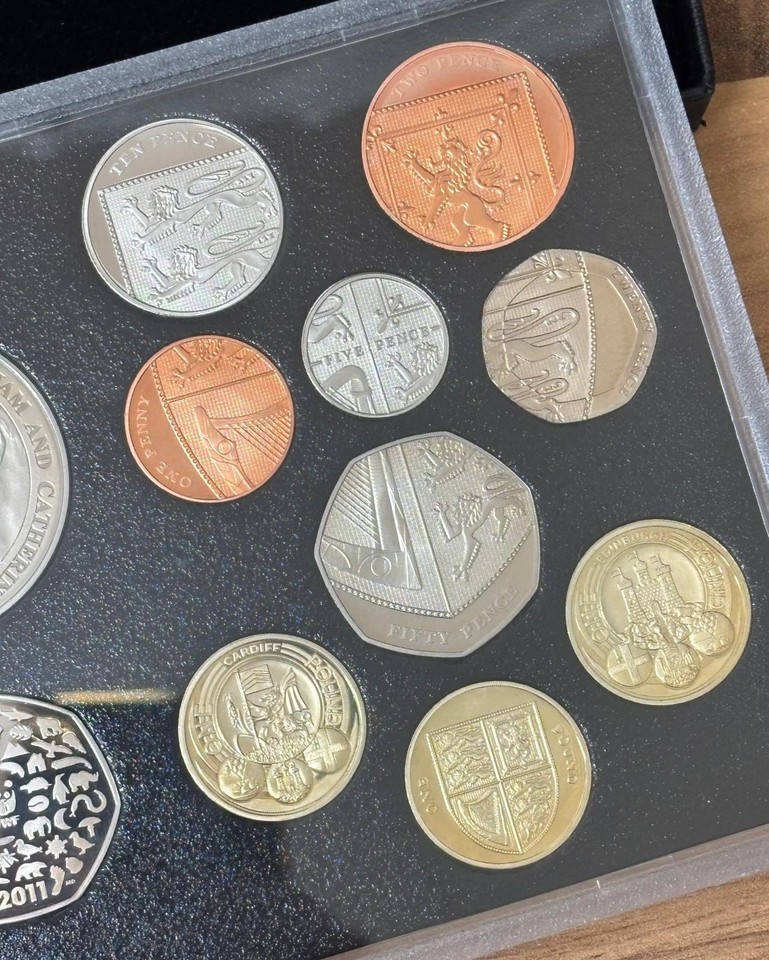 ROYAL MINT 2011 EXECUTIVE ANNUAL PROOF SET COLLECTION, 14 BUNC COINS ...