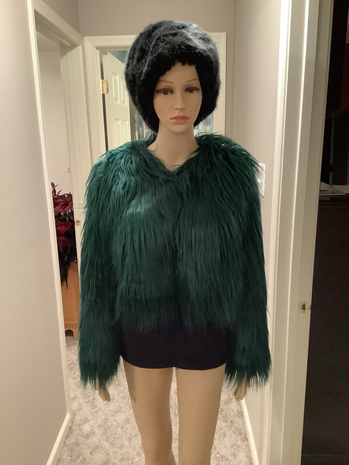 BOO HOO GREEN SHAGGY FAUX FUR GLAM FURRY RAVE JACKE… - Gem