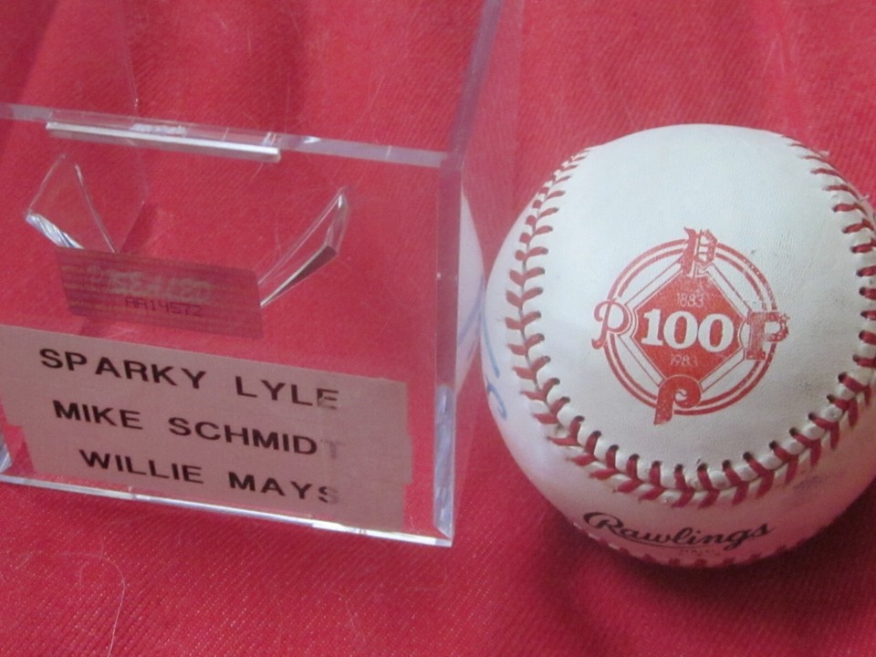 WILLIE MAYS (HOF)--MIKE SCHMIDT (HOF) & SPARKY LYLE (CY YOUNG) SIGNED ...