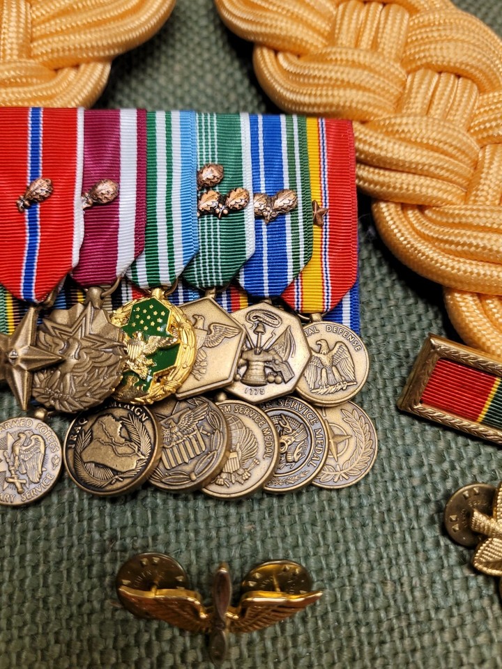 Army Major /Helicopter Pilot Medal & Insignia Grouping Rare Insignia ...