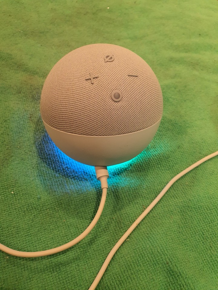 Alexa Echo Dot 4th Gen White with power supply PLEASE READ FULLY THANK ...