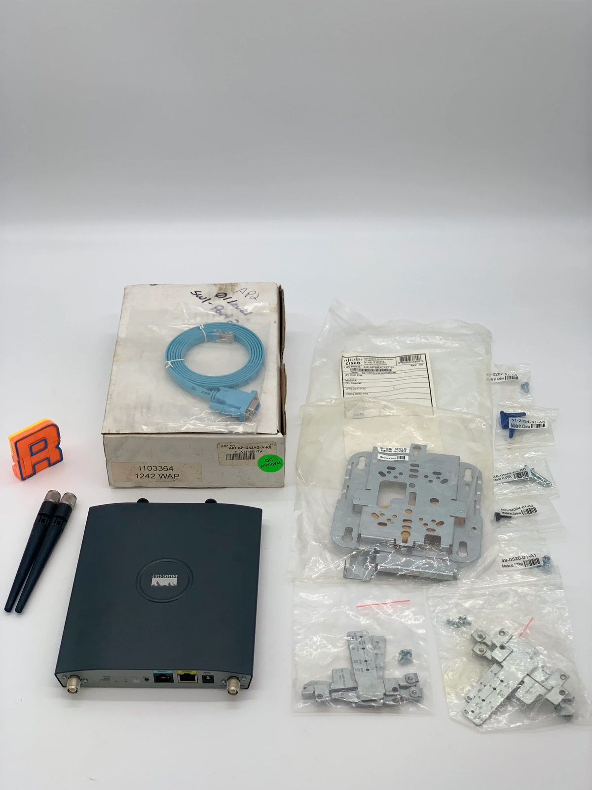 Cisco AIR-AP1242AG-A-K9 802.11 a/b/g WiFi Access Point w/ Mount Bracket ...