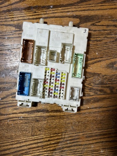 2012-2014 FORD FOCUS Body Control BCM Module And Inside Fuse Block ...