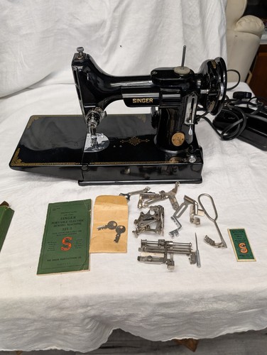 Singer Featherweight Portable Electric Sewing Quilting Machine ...