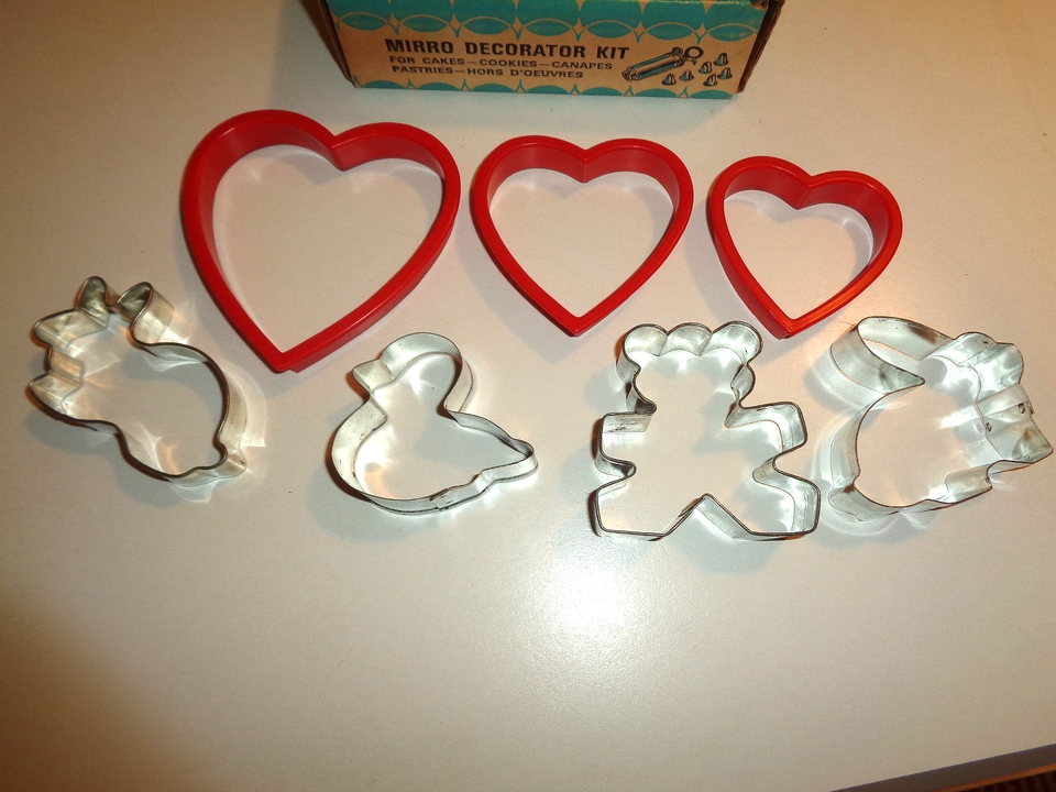 VINTAGE EASTER & VALENTINES COOKIE CUTTERS & DECORATING KIT | eBay