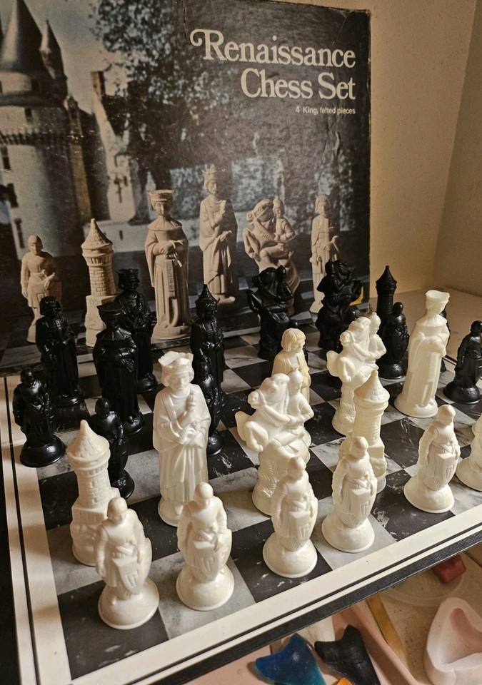 Vintage 1959 E S Lowe Renaissance Chessmen Felted Chess Set with Board ...