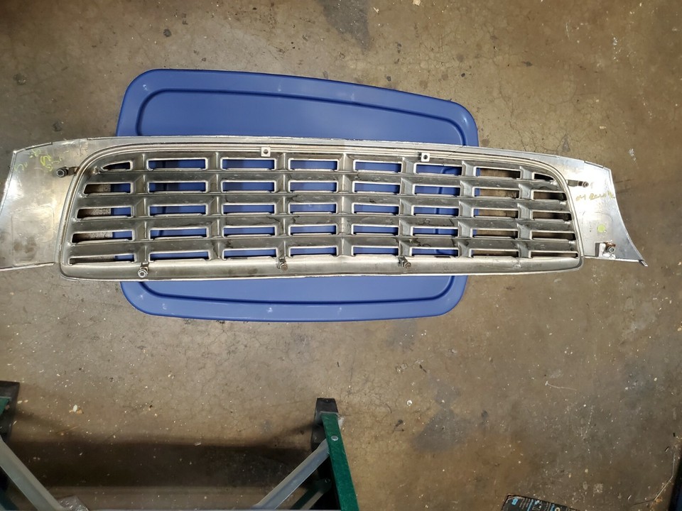 1999-2005 Cadillac Deville Front Grille | Genuine OEM | Front