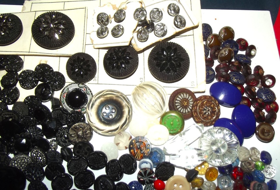 ANTIQUE BUTTONS ~ BEAUTIFUL LOT OF 100'S OF ANTIQUE GLASS BUTTONS | eBay