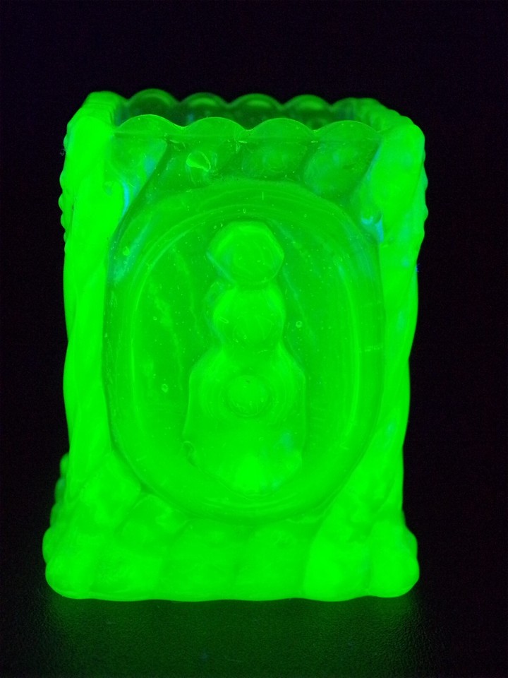GREEN VASELINE URANIUM GLASS TRAIN TOOTHPICK HOLDER(ID:123TRAIN) | eBay