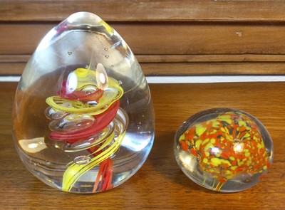 VTG 2pc Red Orange Yellow Art Glass Paper Weights Ovoid Swirl Round ...