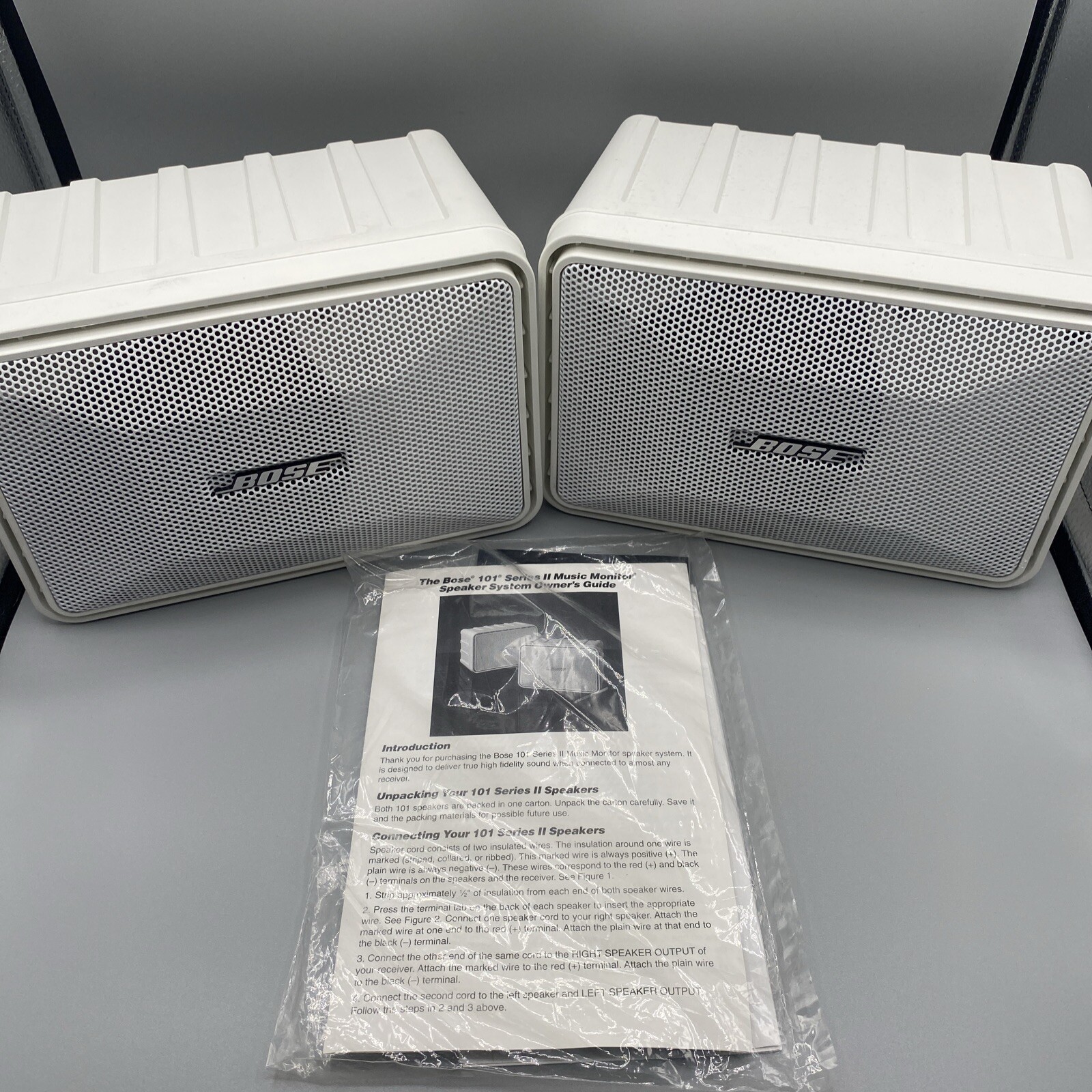 Bose Model 101 Series Music Monitor Set of 2 white Indoor outdoor Speakers