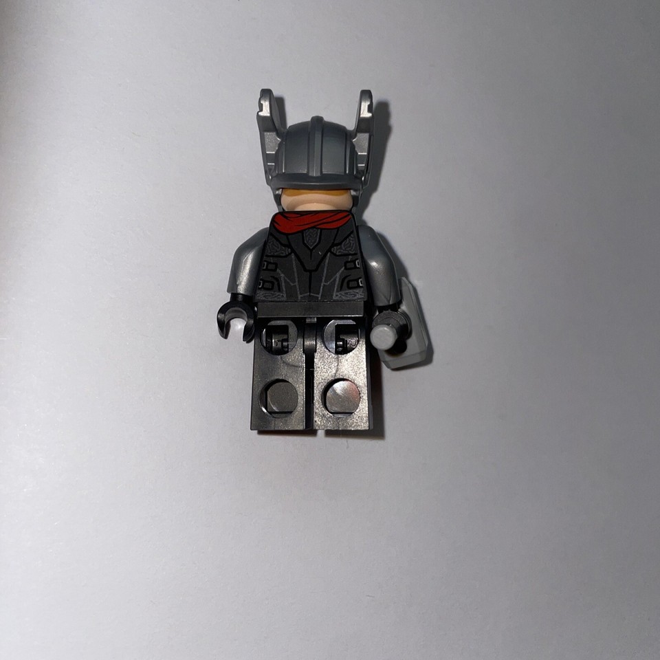 LEGO Super Heroes Avengers - Thor w/ Mjolnir Hammer Minifigure - 76169 ...