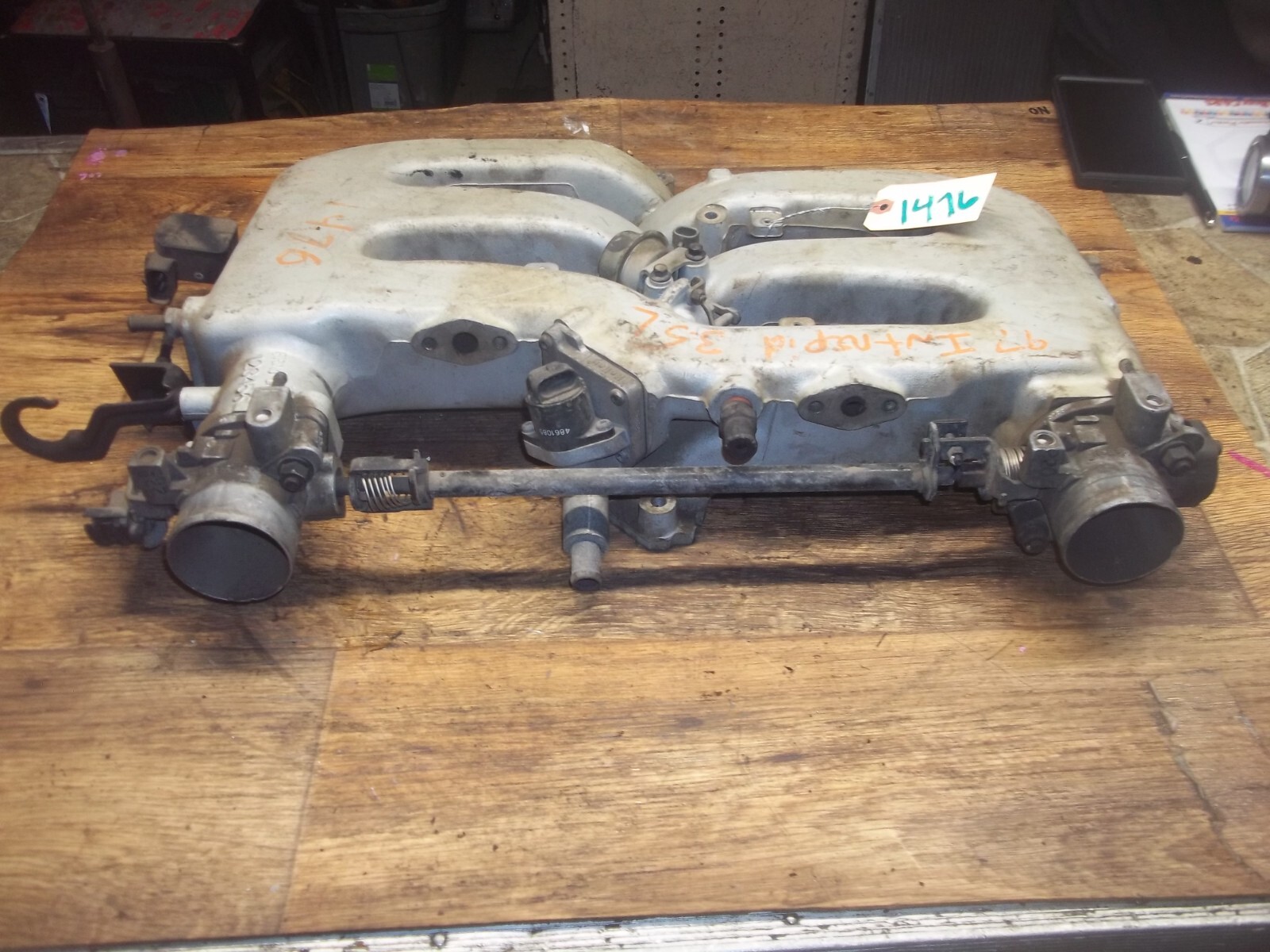 96-97 INTREPID LHS CONCORDE VISION 3.5L Upper Intake Manifold w ...