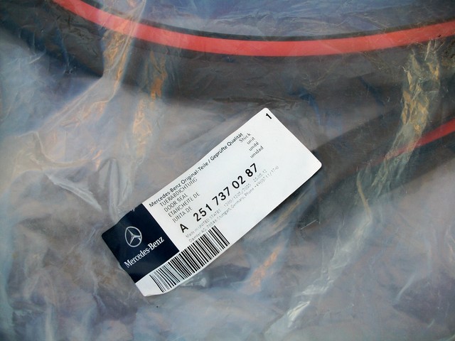 Mercedes-Benz R W251 Rear Door SURROUNG Weatherstrip A2517370287 ...