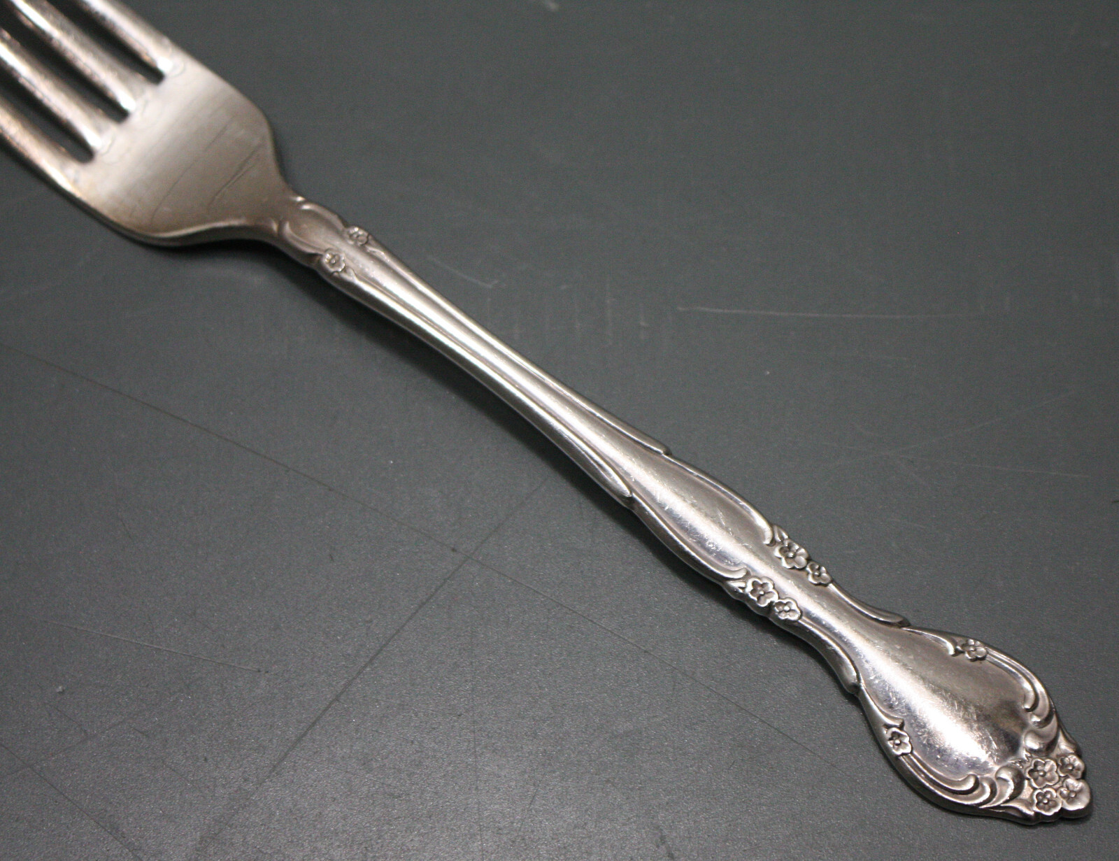 (57 Pieces) Oneida Community Flatware Set AFFECTION, Silverplate ...