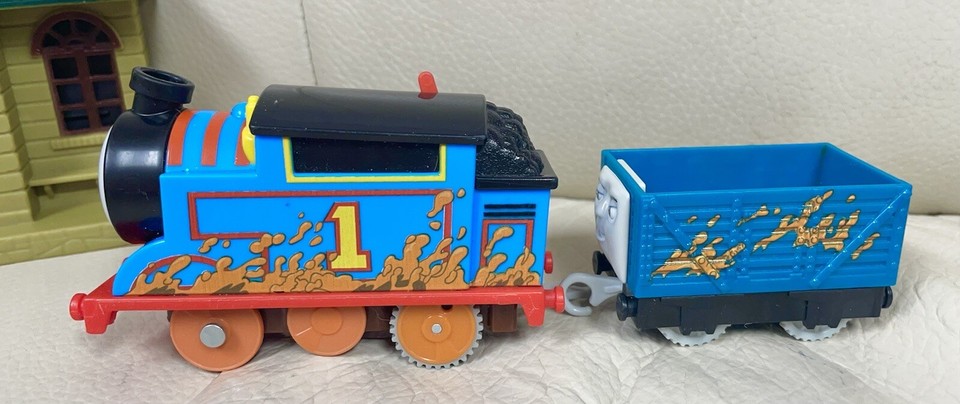 Thomas & Friends Motorized Muddy Thomas Train And Troublesome Truck ...