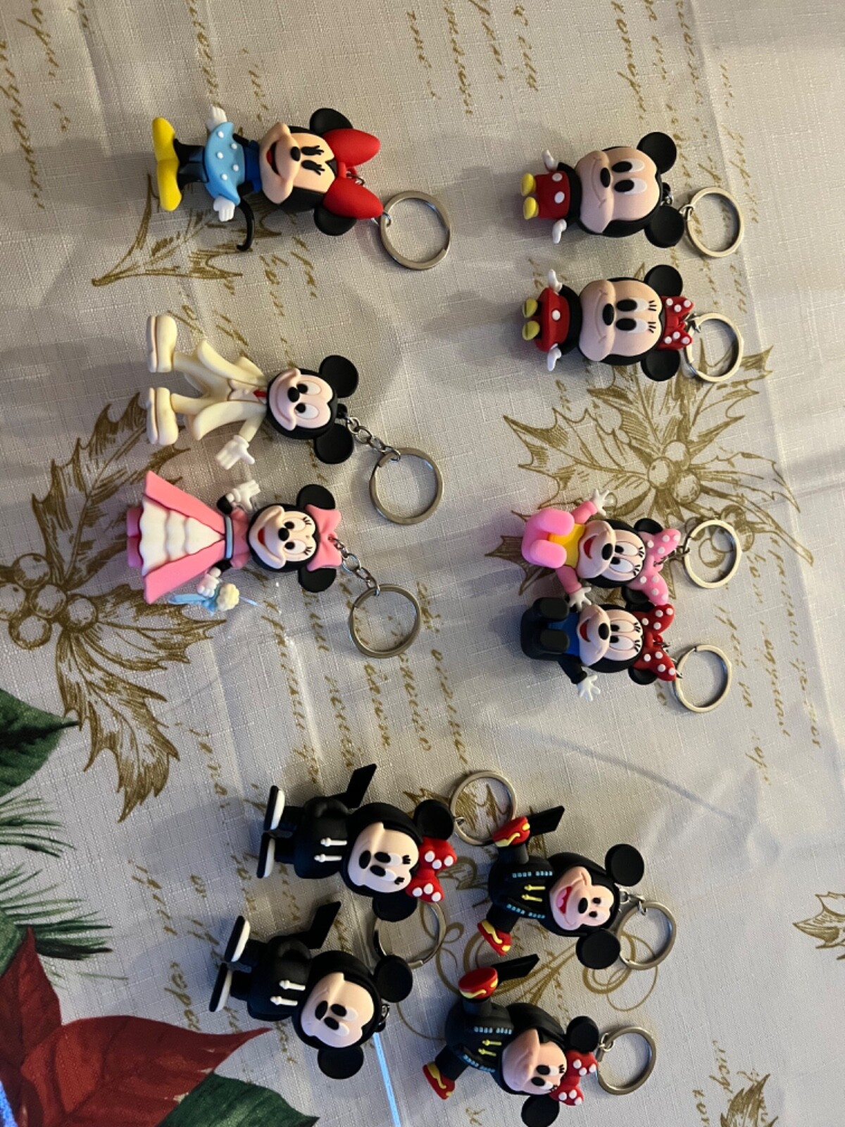 New Mickey & Minnie set of 11 cool key chains Disney party favors ...