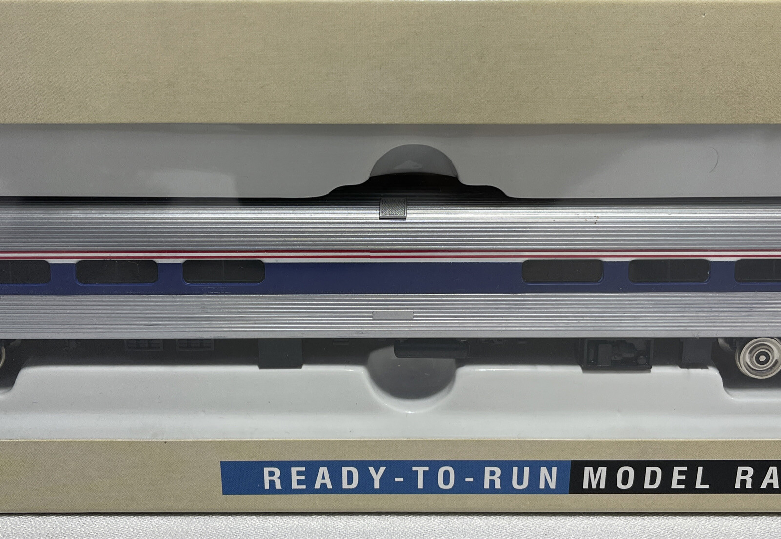 HO Scale Walthers, 85' Amfleet Food Service Car, Amtrak phase 4 932 ...