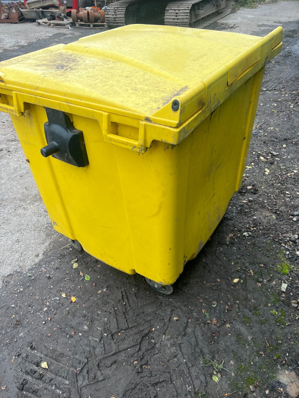 Contenur Large wheelie bins Size £100+vat Plastic Commerical Cardboard ...