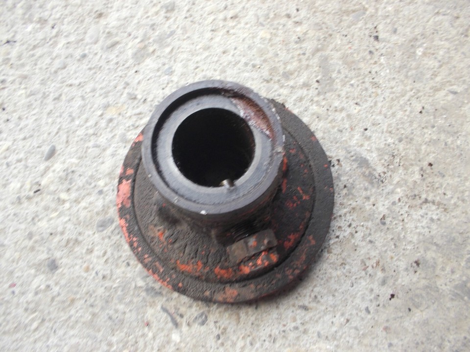 Allis Chalmers D17 AC Tractor engine motor crankshaft belt drive pulley ...