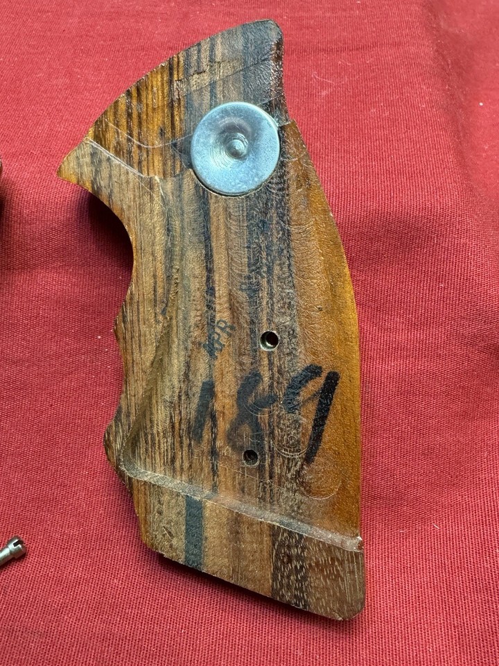 Smith & Wesson Factory Finger Groove Combat Grips - Square Butt K & L ...