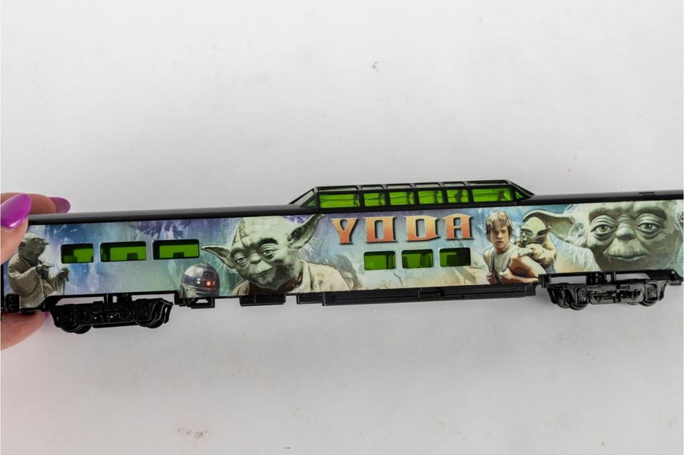 Hawthorne Village Star Wars HO Train - Yoda Lighted Dome Car Glow-in ...