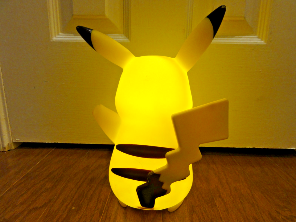 Pokemon: Pikachu LED Lamp Light-Up Figurine 10" - Teknofun | eBay