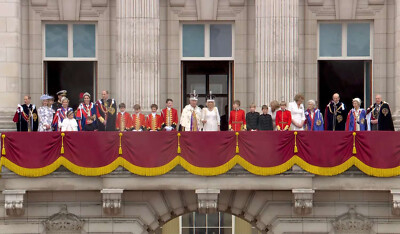 KING CHARLES III CORONATION ENTIRE FAMILY BALCONY FRIDGE MAGNET 5" X 3. ...