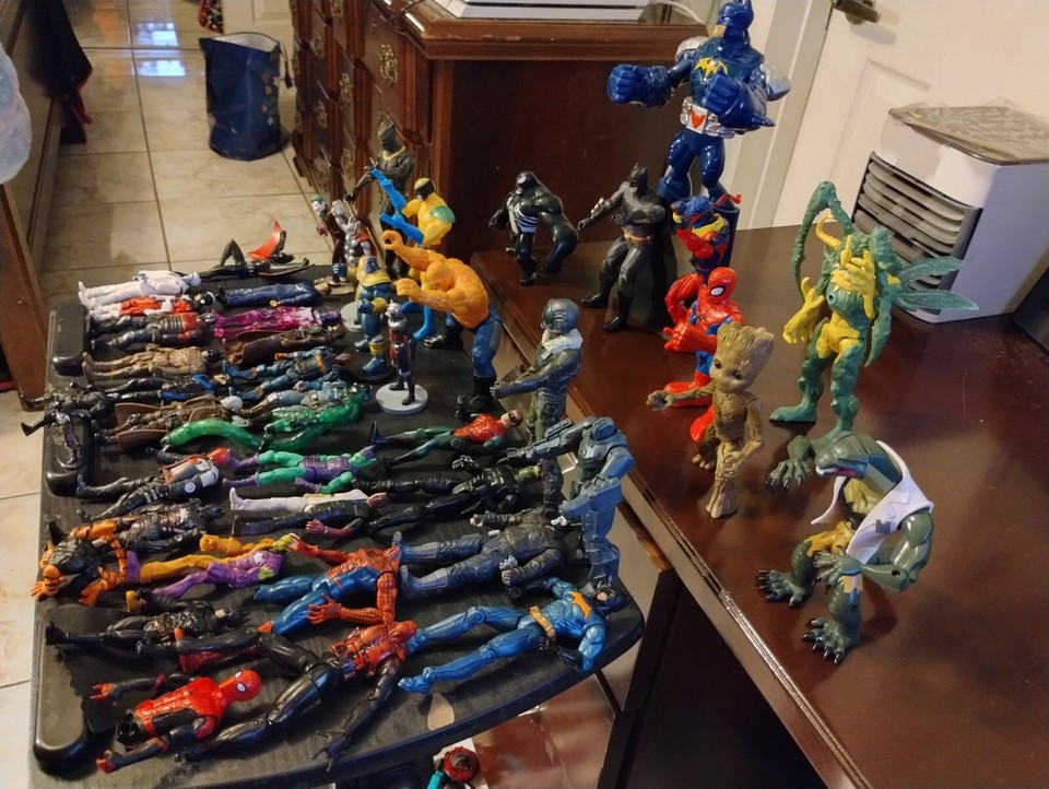 Marvel & DC Comics Action Figures Lot Many Great Pieces And A Few ...