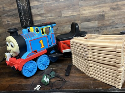 Thomas The Train Tank Engine Ride On 12 Train tracks Peg Pèrego ...