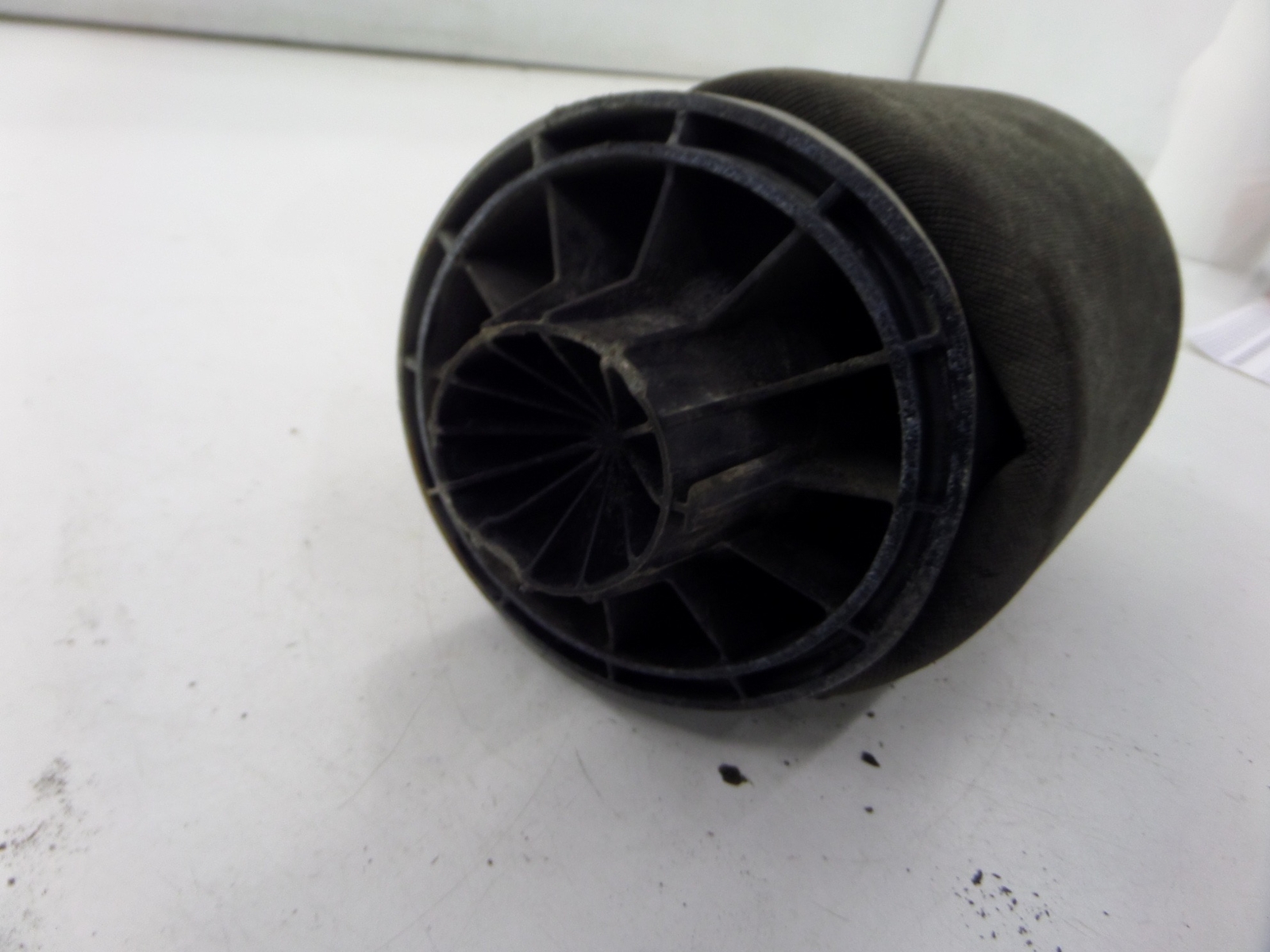 Mercedes R350 Right Rear AIr Suspension Bag W251 11-13 OEM A 251 320 04 ...