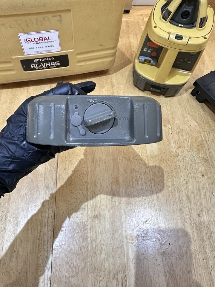 Topcon RL-VH4G Rotating Laser + Case, Remote, Charger, Extra Battery ...