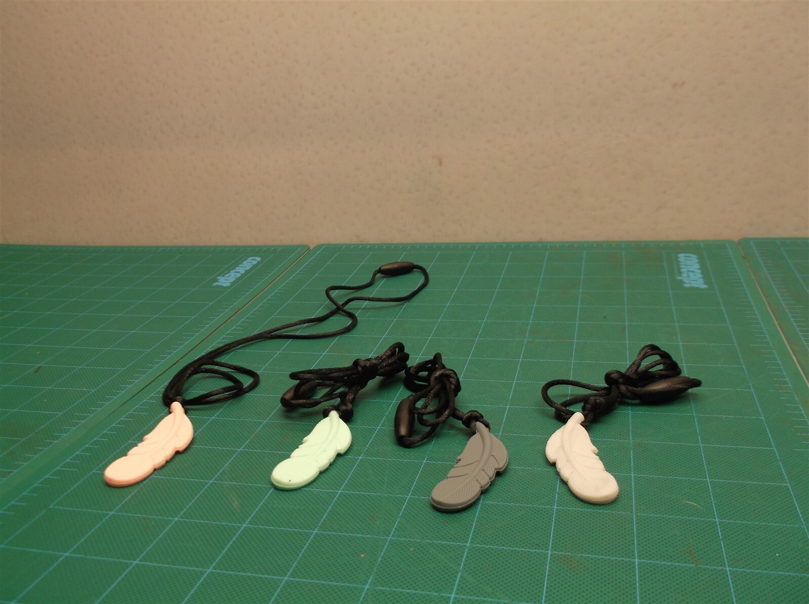 feather shaped Sensory Chew Toys for Kids with Teething, ADHD, Autism ...