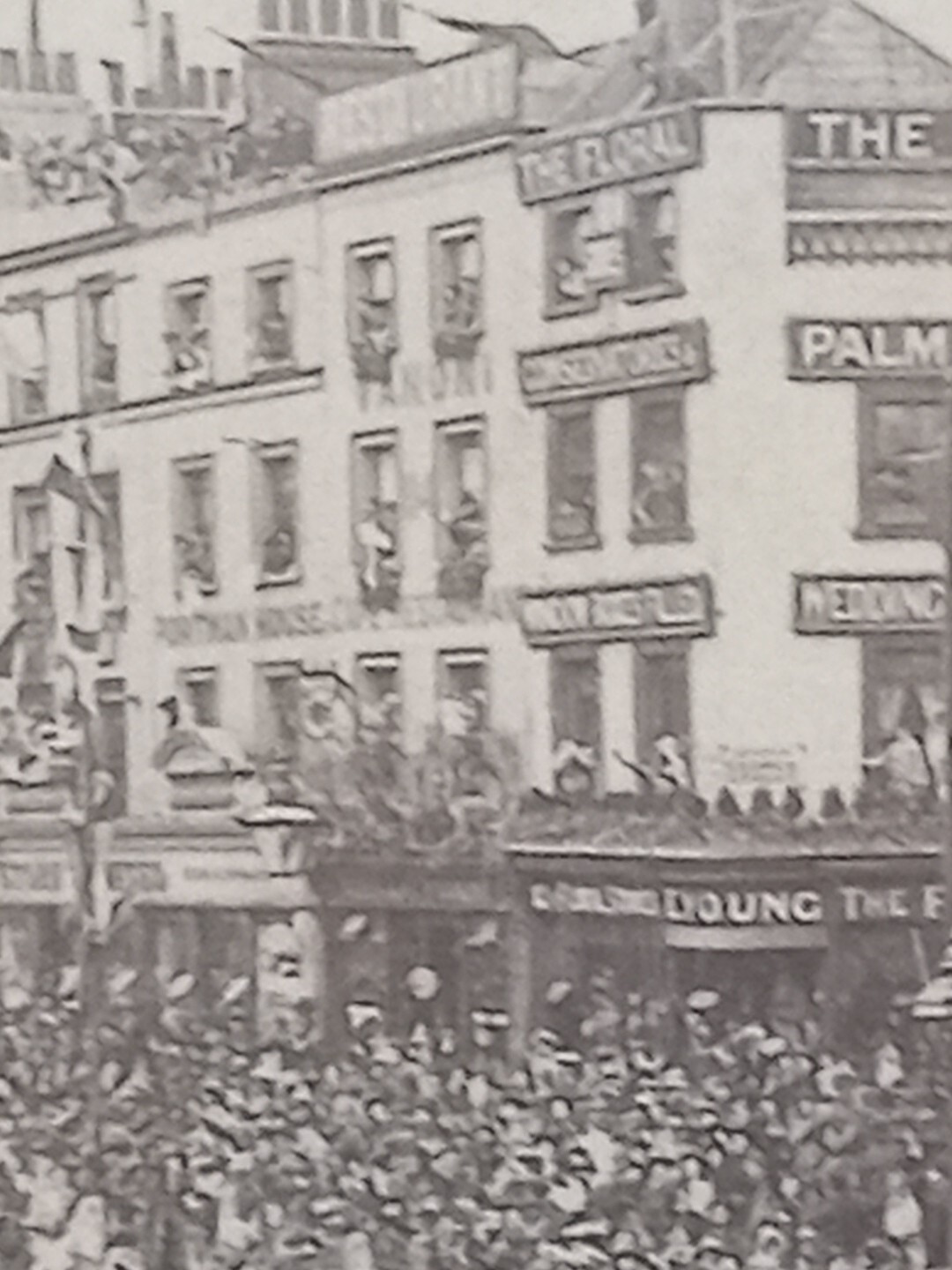 Vintage Stereo Scope Card Queen Victoria 1897 Arrival in London
