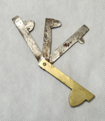 Surgical Tools - 3 Blade Fleam