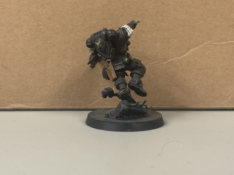 Warhammer 40K Primaris Lieutenant in Phobos Armor Leaping Assembled ...