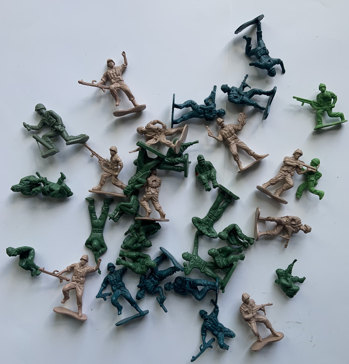 Lot Vintage Assorted Plastic Green Tan Army Men Toy Soldier Unmarked ...
