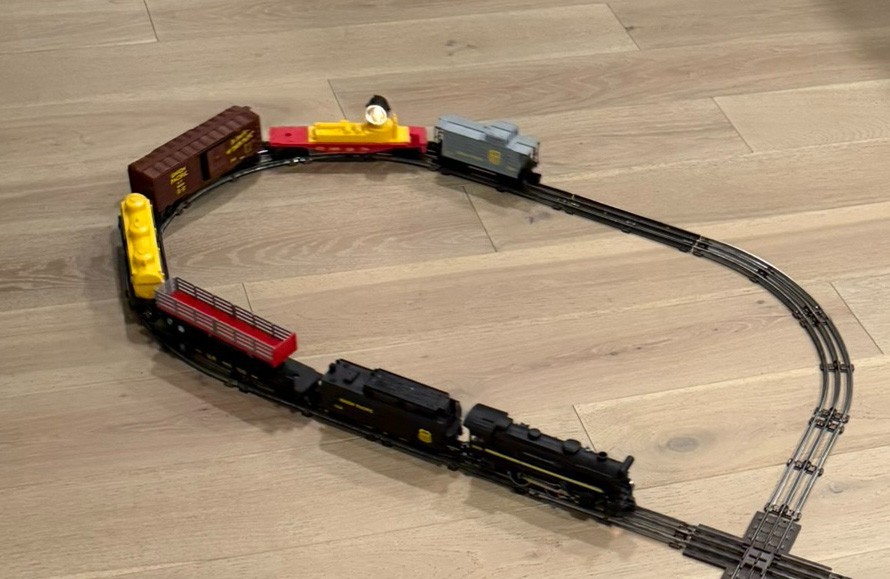 Lionel 8633 Union Pacific Train Set with 27 x 82 layout | eBay