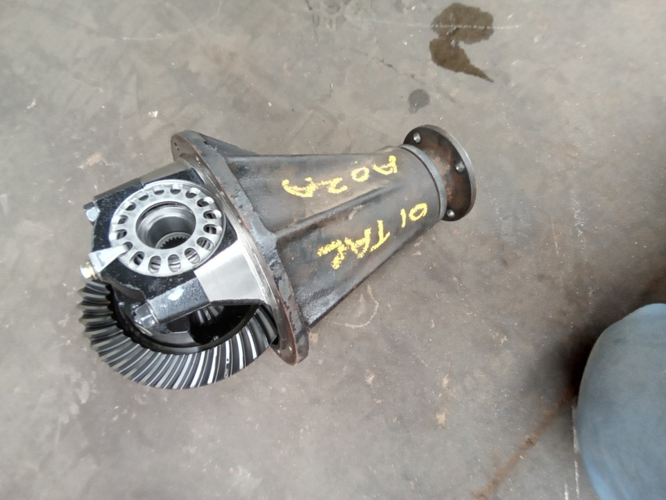 96 - 01 TOYOTA TACOMA REAR DIFFERENTIAL AXLE PUMPKIN 3RD THIRD MEMBER 3 ...