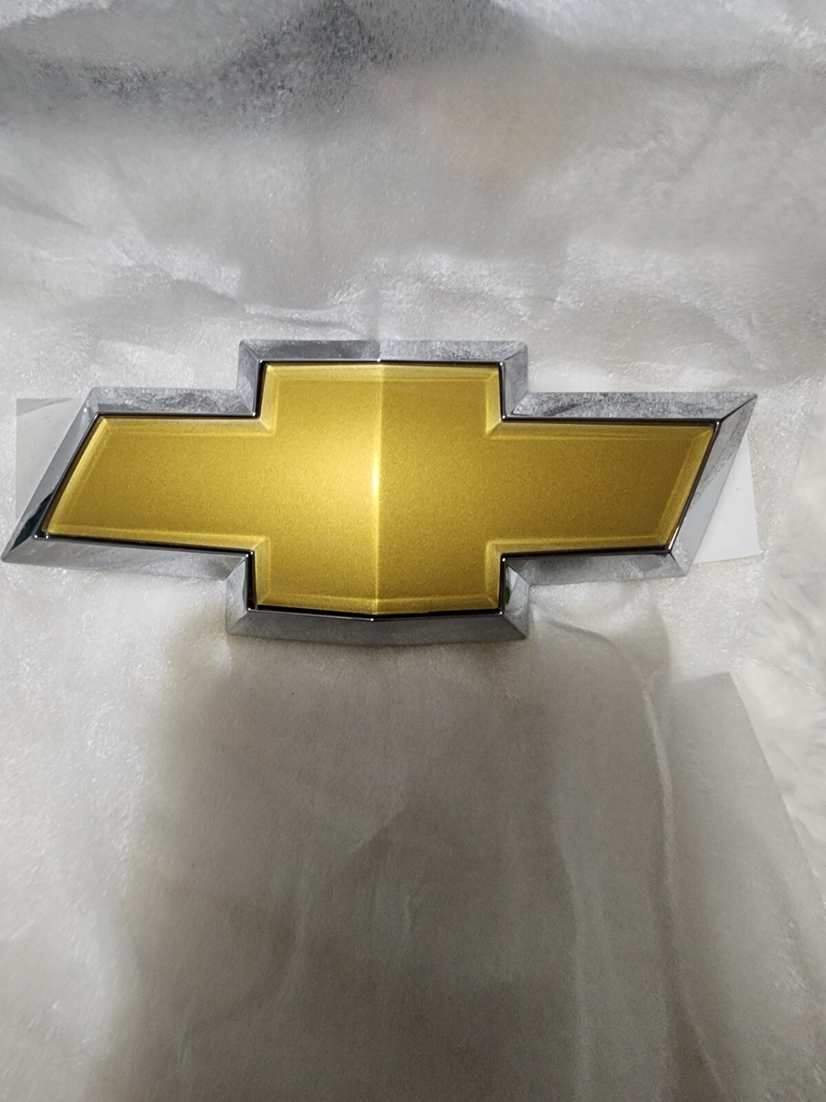 OEM NEW Front Bumper Grille Bow Tie Emblem Gold 08-12 Chevy Malibu 22909142