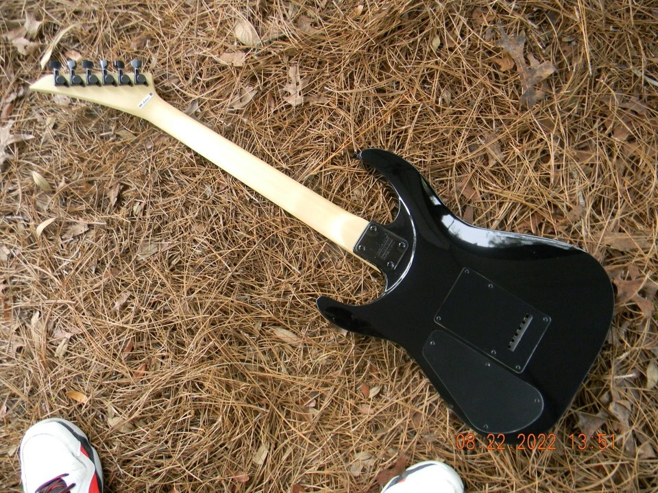 Jackson JS11 "Custom Shack",Hot White Pickups,Coil Splitting,Black ...