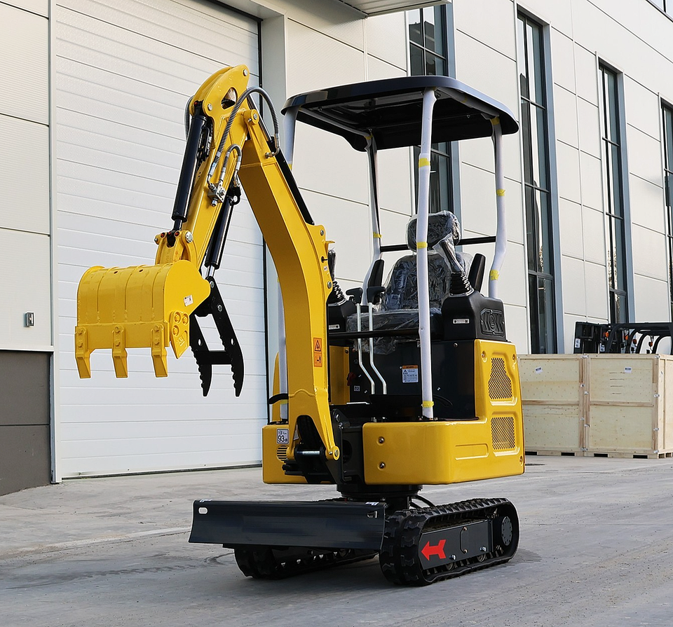 Mini Excavator Kubota Engine Telescopic side swing Tracked 1.8T Digger ...
