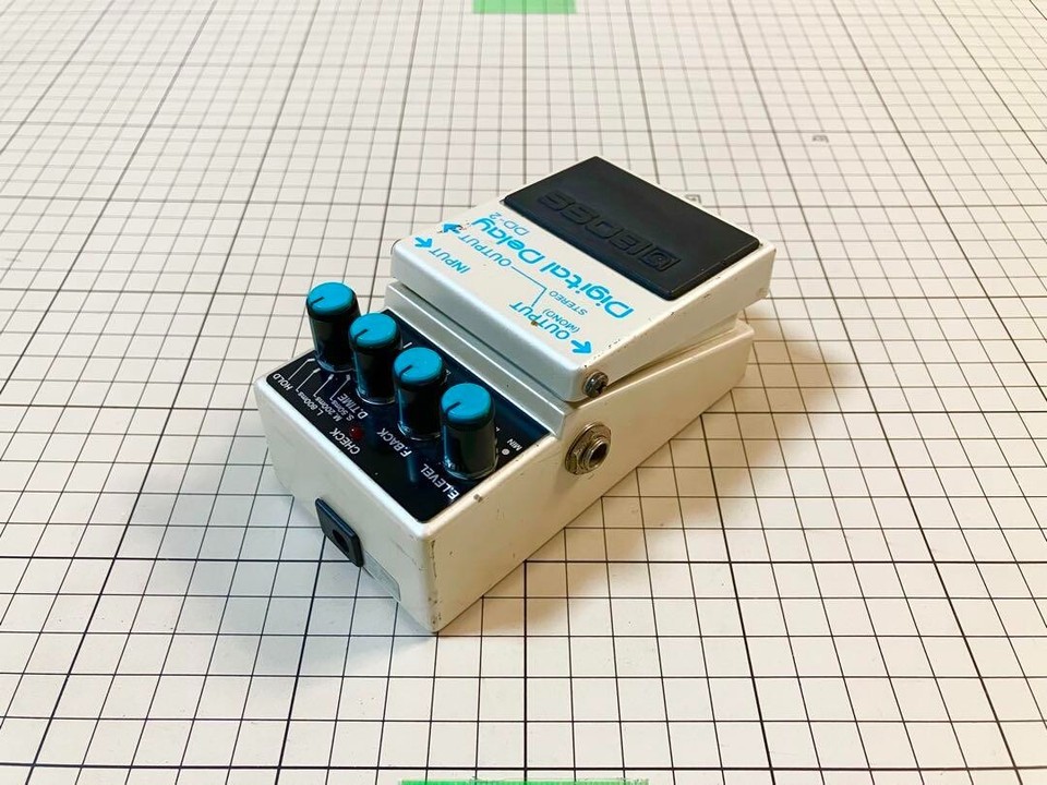 BOSS DD-2 Digital Delay Guitar Effect Pedal Amplifiers White Musical ...