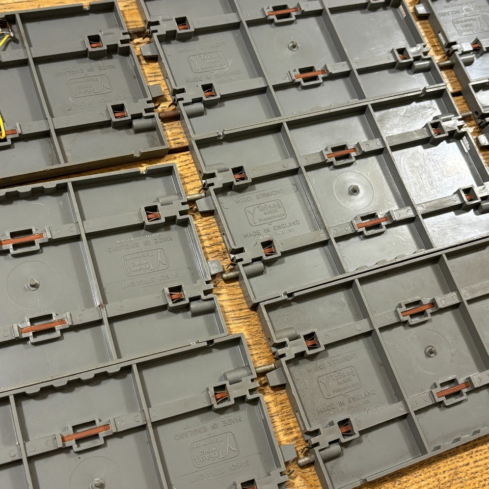 TRIANG MINIC MOTORWAYS TRACK LEVEL CROSSING RM901 X2 BUILDING BUNGALOW ...